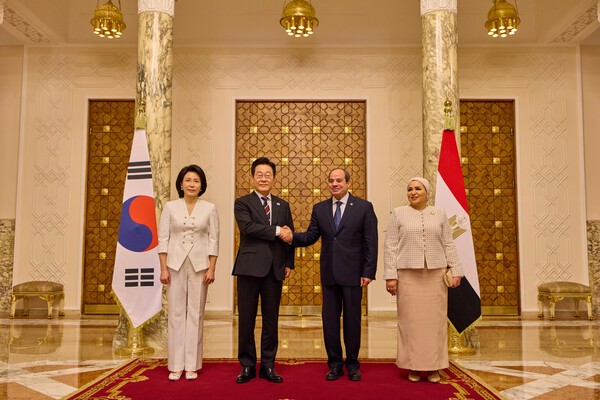 First Lady Kim Hae-kyung says, "Our toast for the K-Food!"