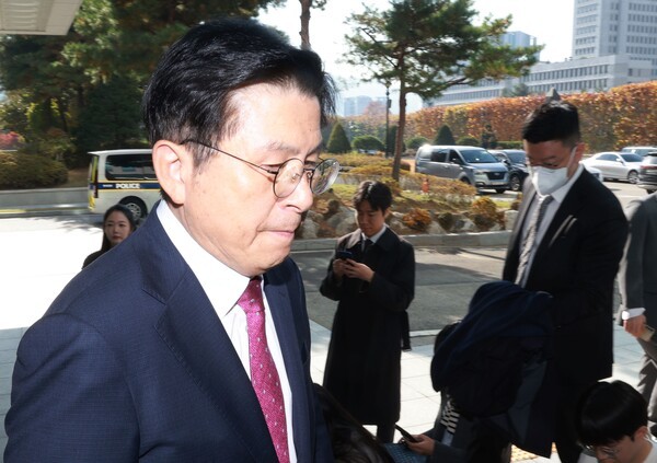 Special counsel seeks formal arrest of ex-PM Hwang over alleged ...